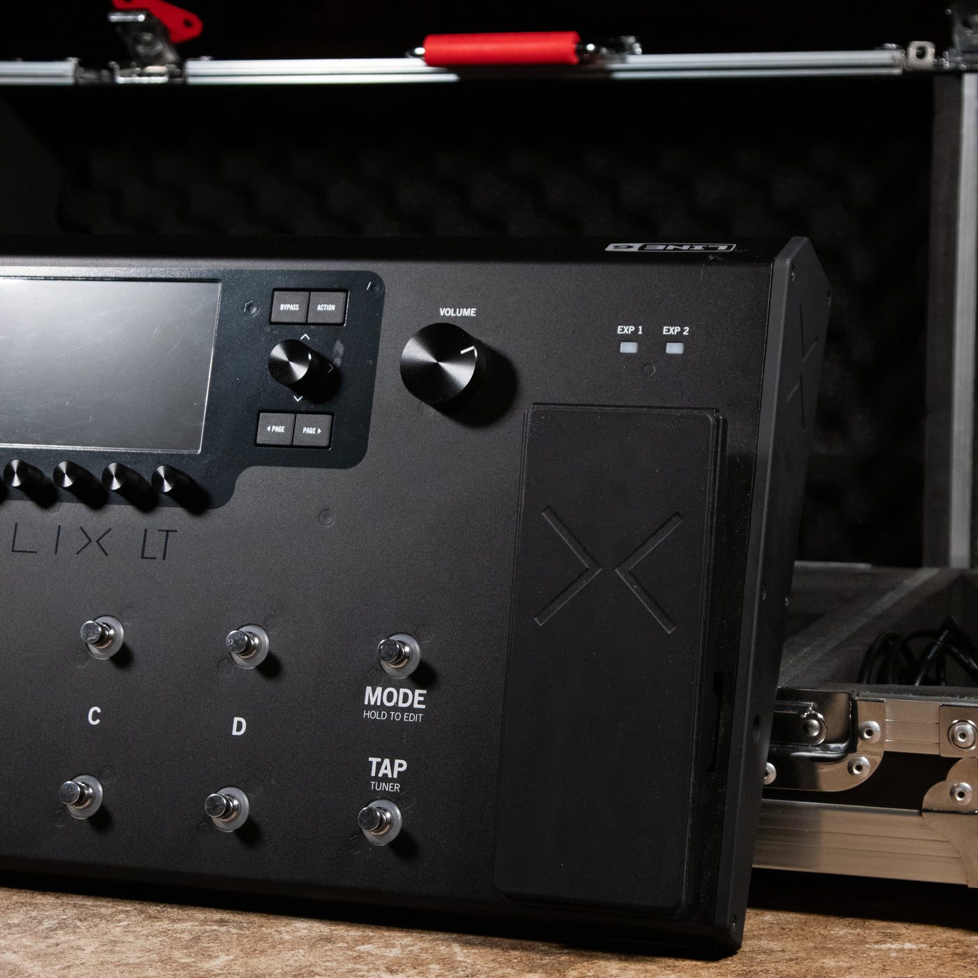 Line 6 Helix LT Multi Effect Pedal Floorboard w/Gator Tour Case - Used