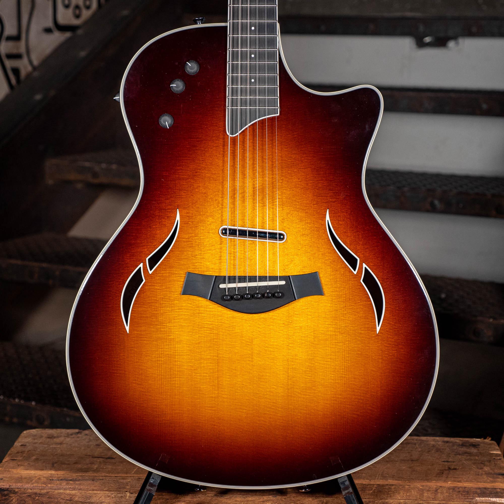 Taylor 2005 T5S Tobacco Sunburst With OHSC - Used